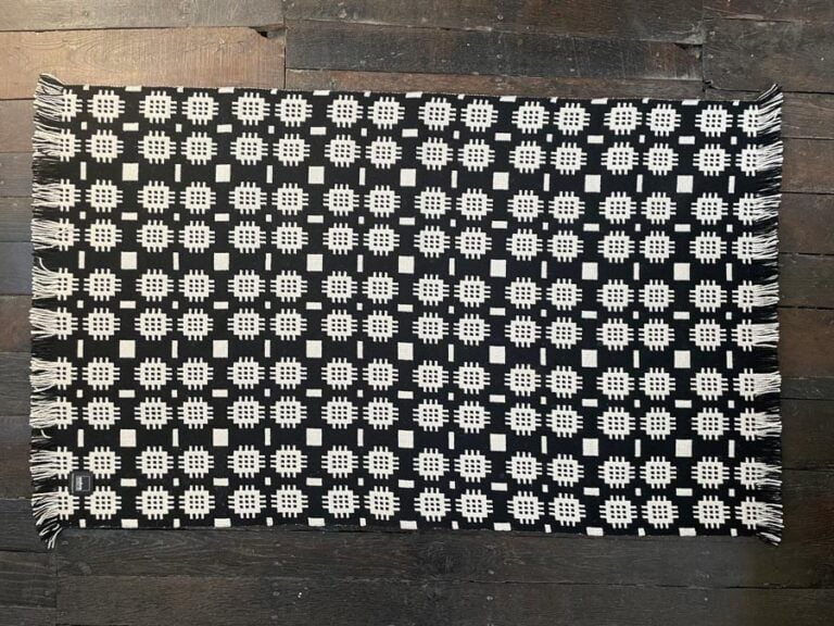 Welsh Tapestry Floor Rug - Black - Tinsmiths